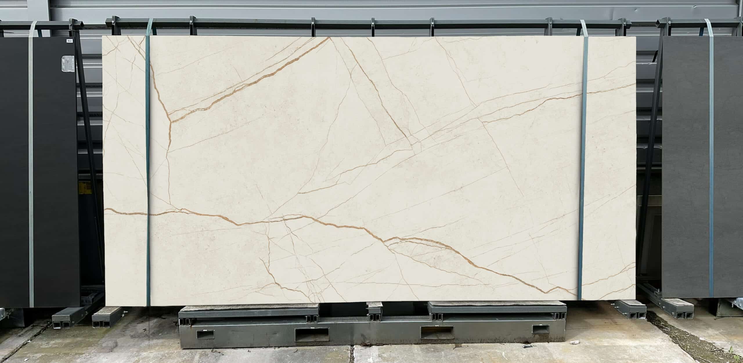 Isobellia - Jetstone